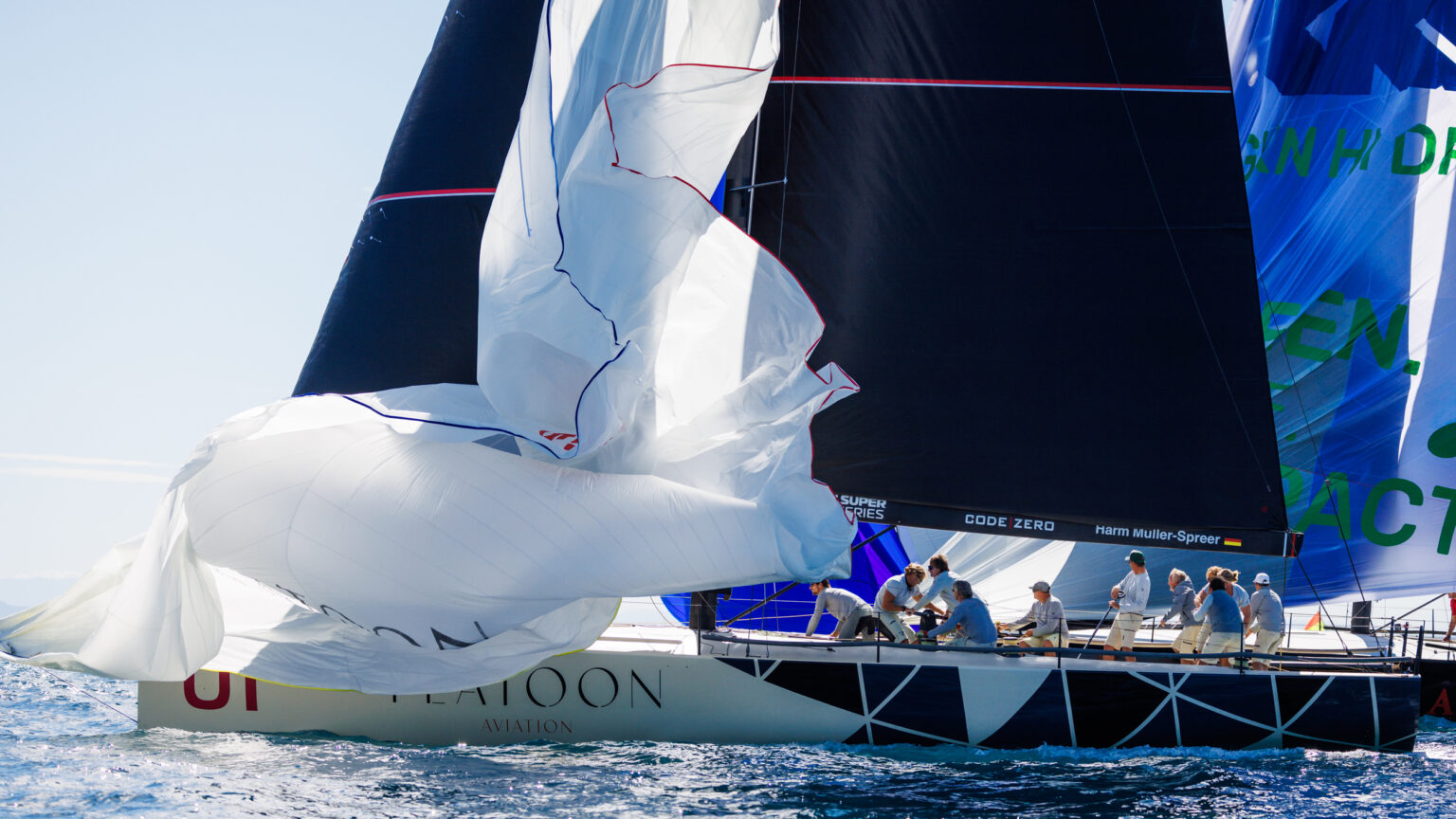 52 SUPER SERIES - Pure Performance